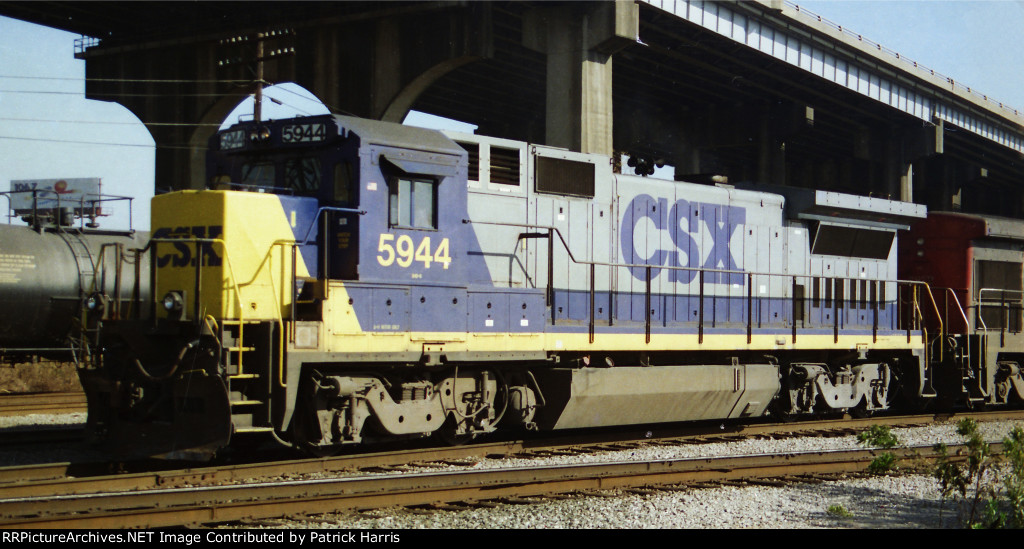CSX 5944 X-NYSW 4018 B40-8 at the west end of CSX Gentilly Yard New Orleans LA 01-22-1996